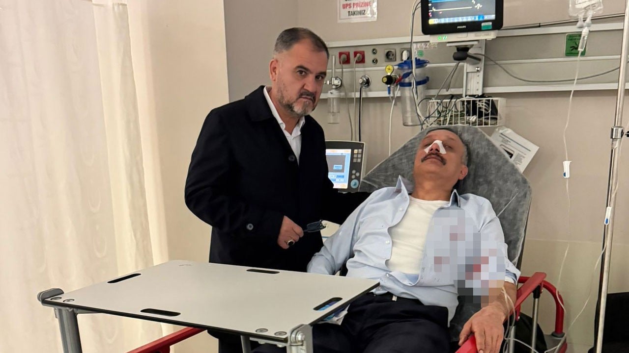 Bir türlü bitmek bilmiyor! Bu kez öğrenci yakını, müdüre kafa atta ...