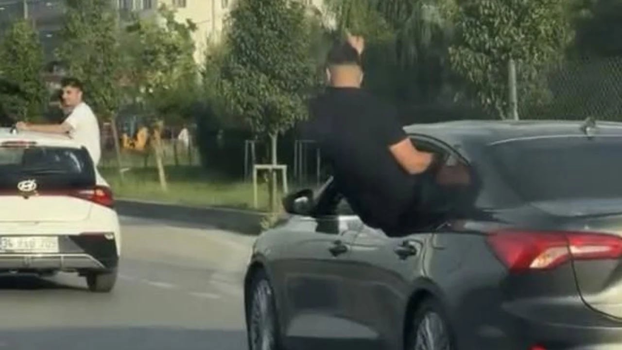 Canlarını hiçe saydılar! Düğün konvoyunda pes dedirten görüntüler ...