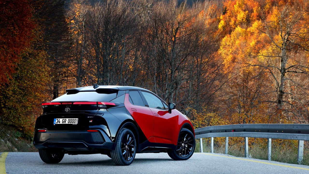 Toyota C-HR Hybrid GR SPORT sahnede! İşte Türkiye fiyatı - Yeni Akit
