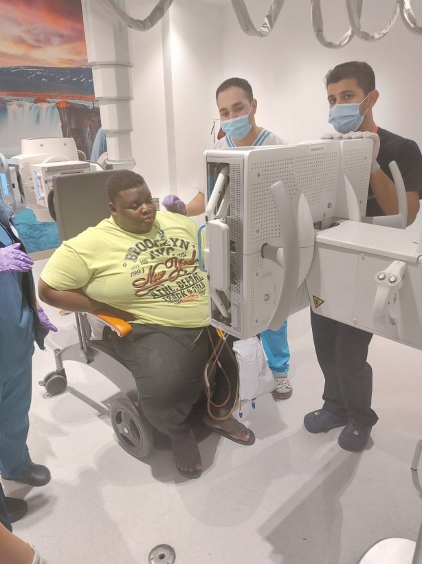 200 kilogram ağırlığındaki Nijerli, Türkiye'de ameliyat oldu - Yeni Akit