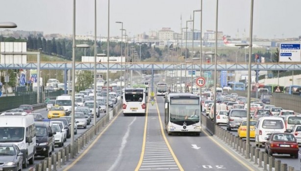 21 yıl ömrü var dediler 1 yılda çöktü. Metrobüs yolundaki 'Beton Yol ...