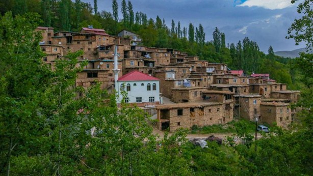 300 yıllık tarihi taş evler görülmesi gereken mekanlar arasında yer ...