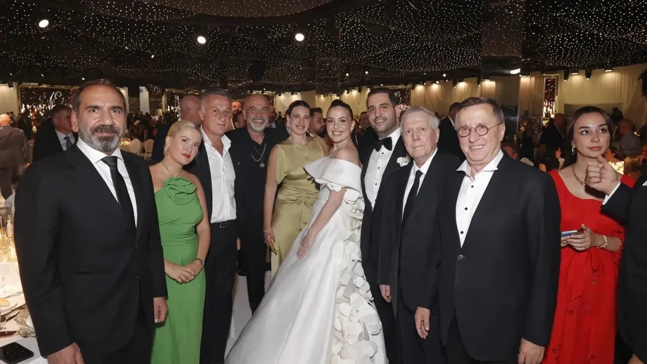 AK Partili isimlerin akın ettiği düğünle ilgili o iddia Türkiye’yi ...