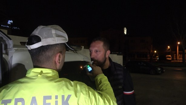 Akıl tatilde! Alkolik sürücünün yırtma taktiğine bakın - Yeni Akit