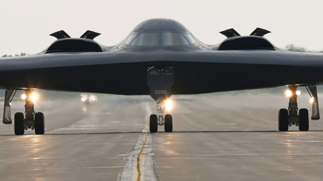 B-2 ağır bombardıman uçağındaki pilotlarla ilgili kimsenin bilmediği ...