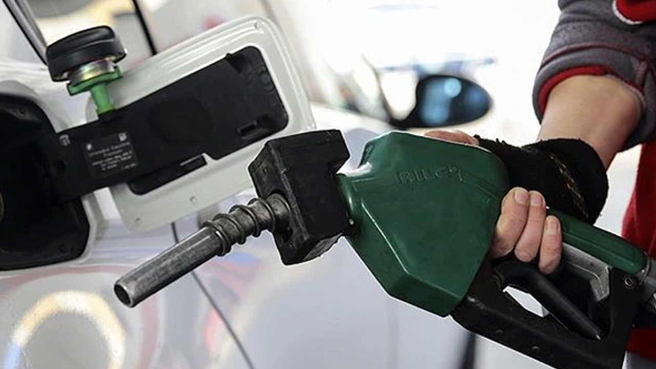 Benzine dev indirim: Bu geceden itibaren tabelaya yansıyacak ...