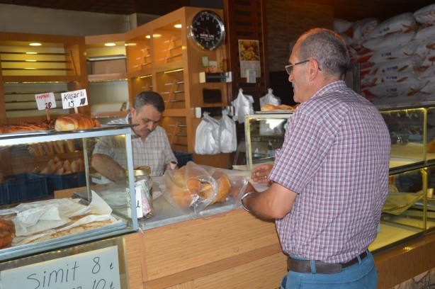 Bu adam 100 lira getirene 105 lira, 200 lira getirene 210 lira veriyor ...