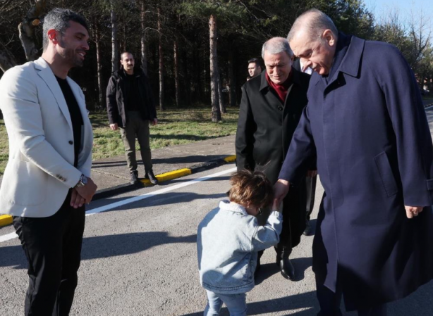 Cumhurbaşkanı Erdoğan Zayn Sofuoğlu’nun elini öptü - Yeni Akit