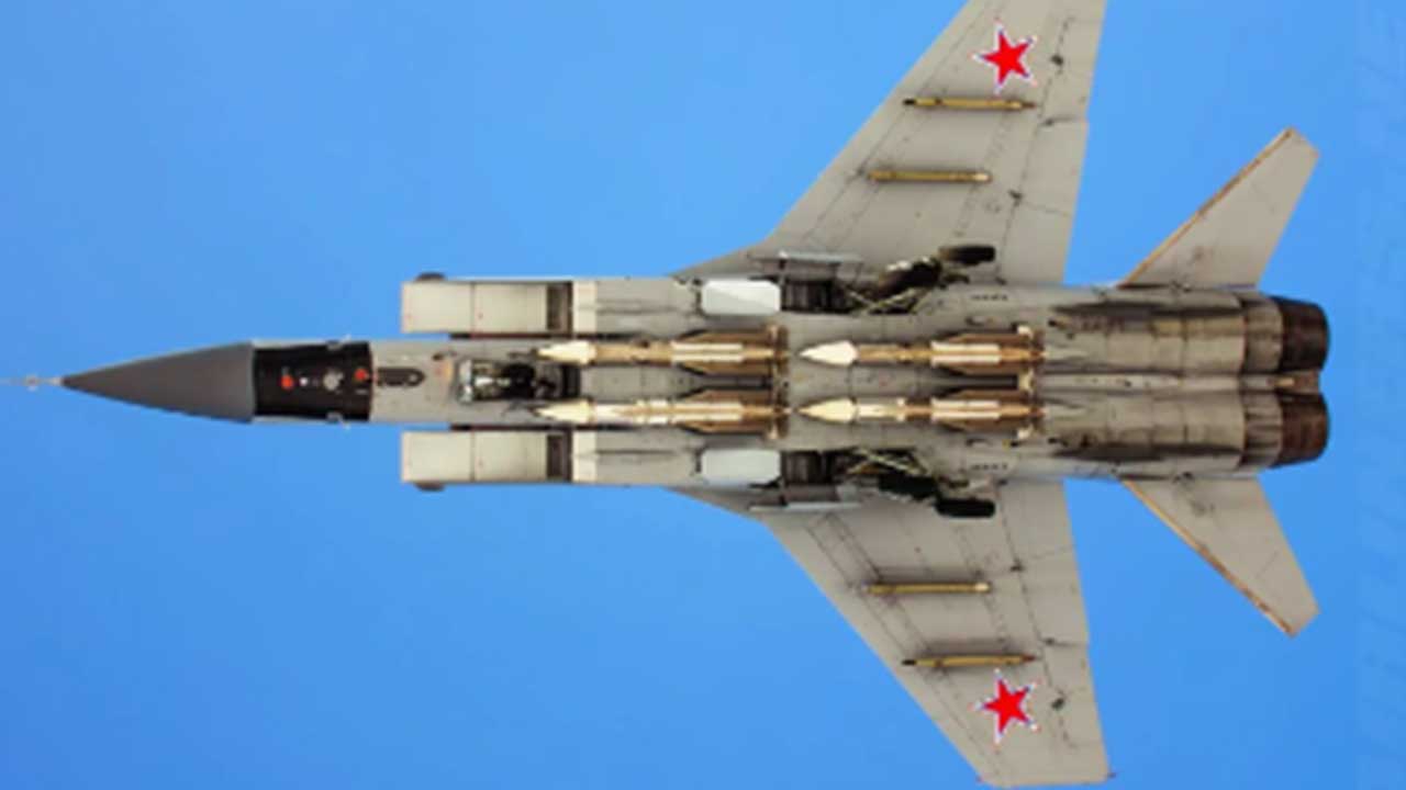 Dünya şaşkın! Ünlü savaş uçağı emekliye ayrılıyor - Yeni Akit