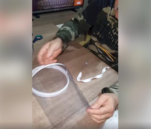 Evde çok basit maske yapımı şeffaf dosya ile maske yapımı - Yeni Akit