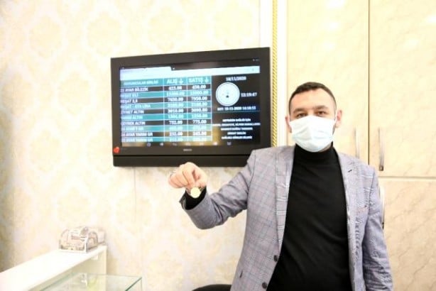 Gözler Merkez'de! Vatandaşlar kuyumculara akın etti - Yeni Akit