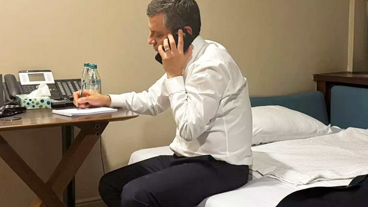 Güler misin ağlar mısını? Tek kişilik tiyatro gösterisi başladı… - Yeni ...