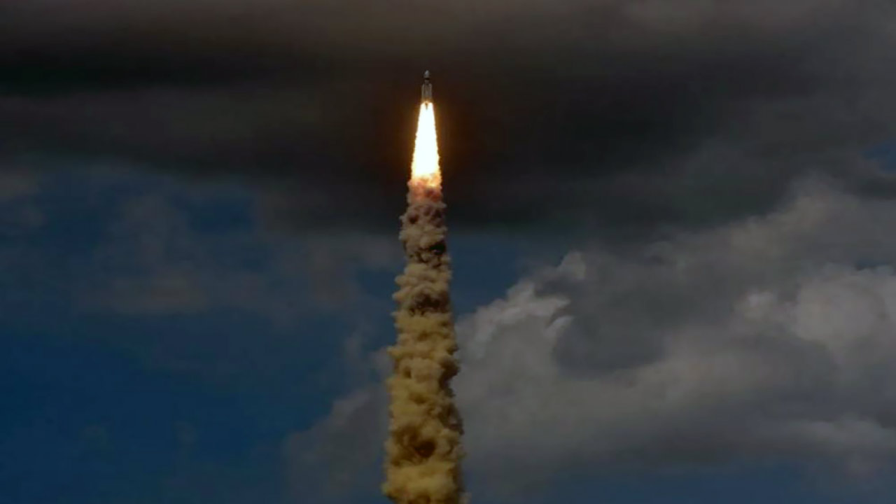 Hindistan iki uydu taşıyan ilk roketini fırlattı! - Yeni Akit