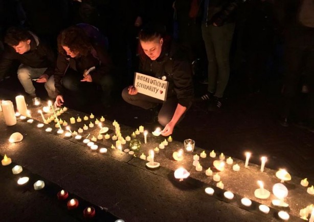 Hollanda'da 'Suriye için ışık' gösterisi - Yeni Akit