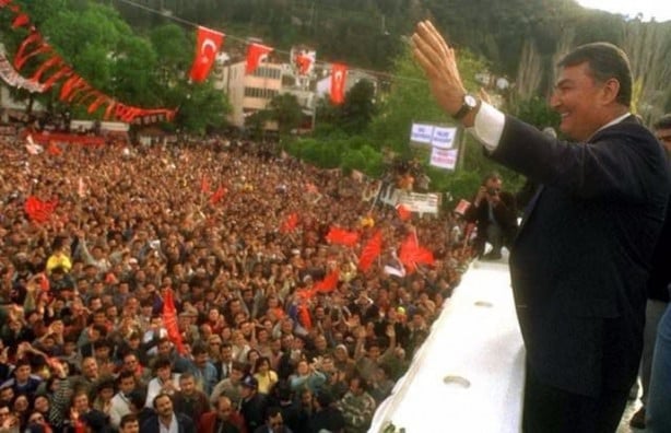 İşte liderlerin eski miting fotoğrafları - Yeni Akit