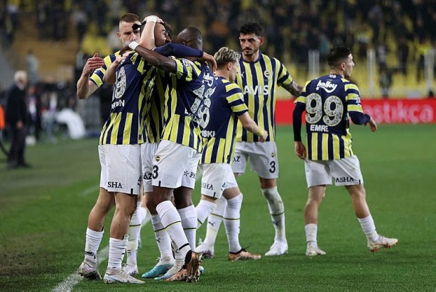 Kadıköy’ü ayağa kaldıran görüntü! "Onu kovun, takımda görmek ...