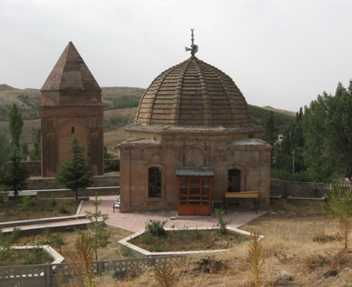 Melik Gazi Türbesi’nin gizemi turistleri kendisine çekiyor! Mezarın ...