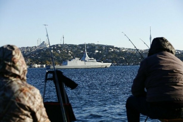 Mısır savaş gemisi İstanbul Boğazı’ndan geçiş yaptı - Yeni Akit