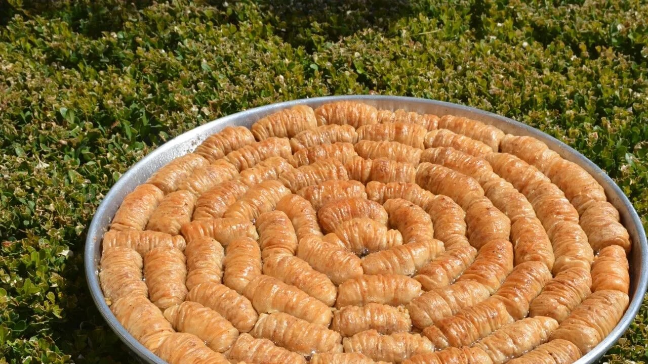 Niğde’nin 'Sarım Burma Tatlısı' Coğrafi işaretle tescillendi! Sarı ...