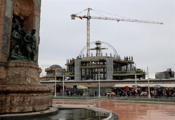Taksim Camisi'nin kubbesi yükseliyor - Yeni Akit