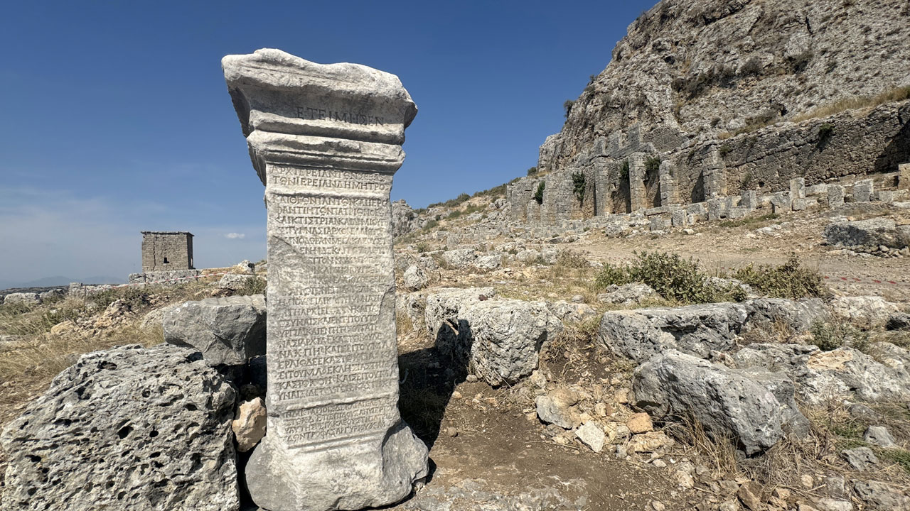 Tarihin önemli simgesiydi! Menodora’nın mezarı Sillyon’da bulundu ...