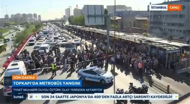 Topkapı Metrobüsünde yangın! - Yeni Akit