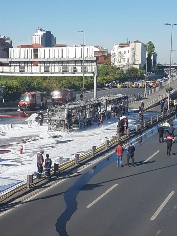 Topkapı Metrobüsünde yangın! - Yeni Akit