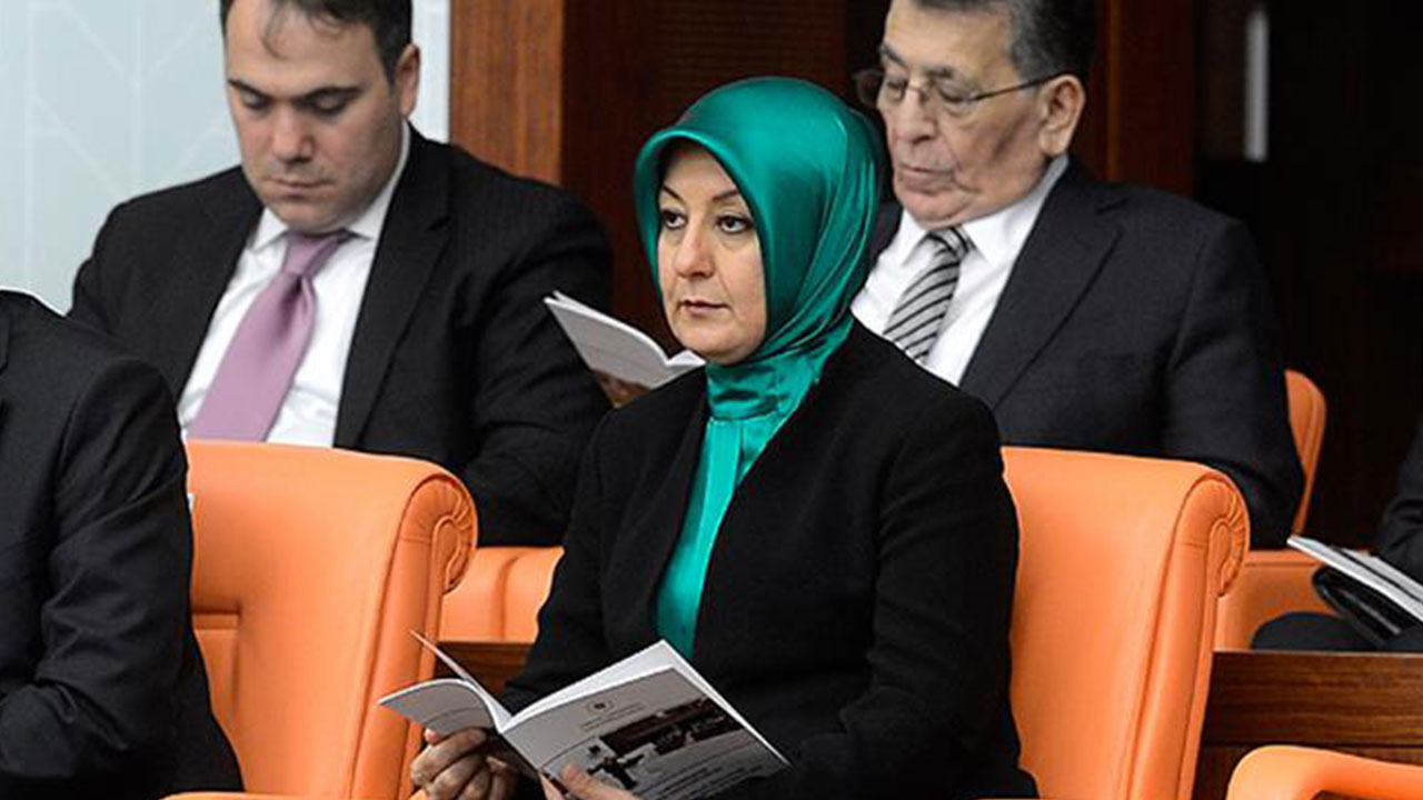 Tüm Türkiye Hayrunnisa Gül'ün bu adımı atıp atmayacağını merak ediyor ...