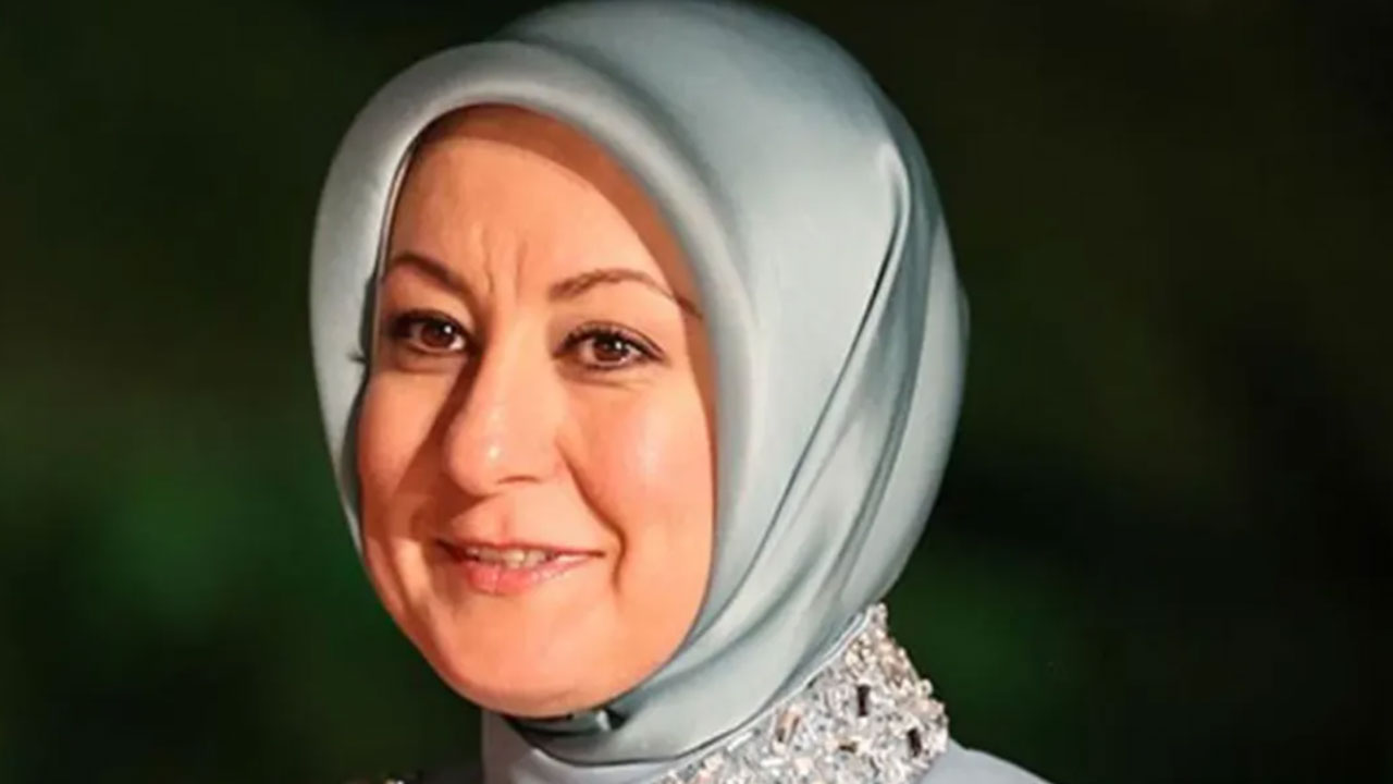 Tüm Türkiye Hayrunnisa Gül'ün bu adımı atıp atmayacağını merak ediyor ...