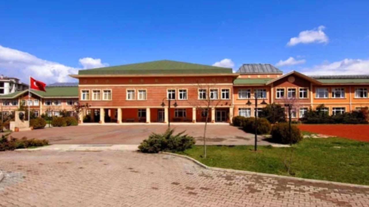 Türkiye’deki en pahalı okullar belli oldu! Şaka gibi ama, yıllık ücreti ...