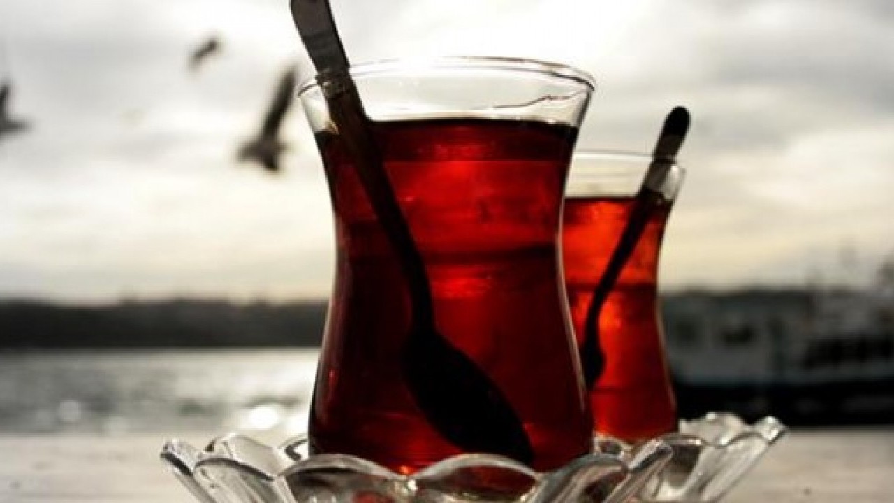 Yıllar sonra cevabı bulundu: Çay içmek harareti alır mı? - Yeni Akit