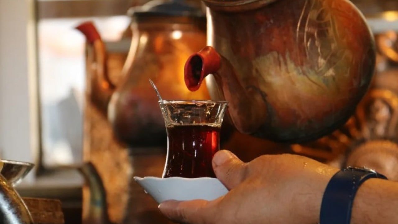 Yıllar sonra cevabı bulundu: Çay içmek harareti alır mı? - Yeni Akit