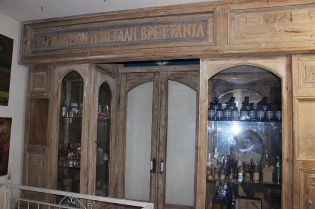Zaman tüneli gibi eczane - Yeni Akit