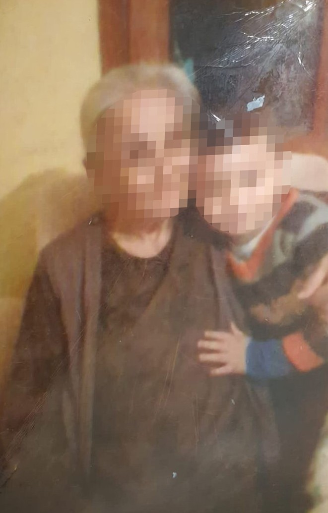 Çöp evde kilitli tutulan Muhammed'in eski mutlu fotoğrafları ortaya ...