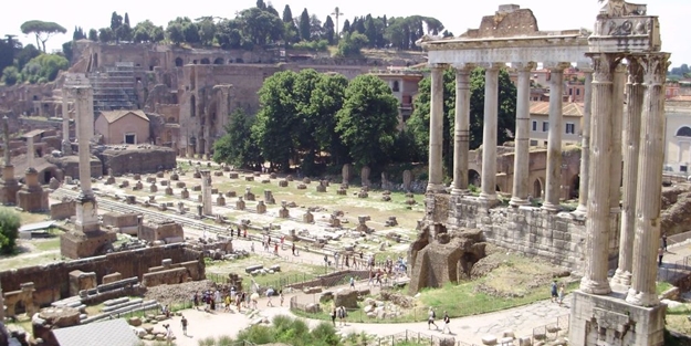 1800 yıllık sütuna adını yazdı, ceza aldı - Yeni Akit