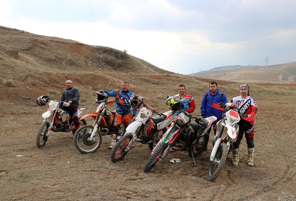 Adrenalin tutkunu çılgın motorcular parkur istiyor - Yeni Akit