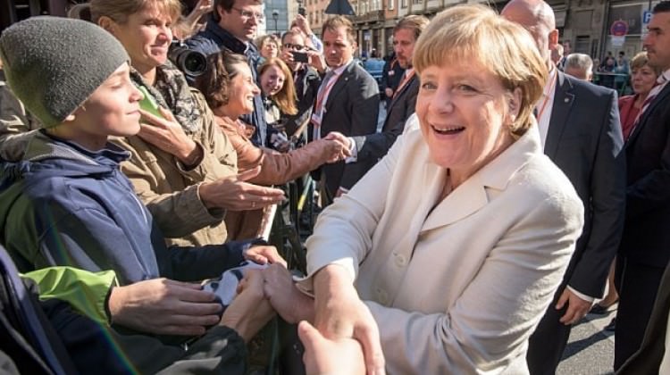 Angel Merkel Avrupa'dan daha fazla çaba istiyor - Yeni Akit