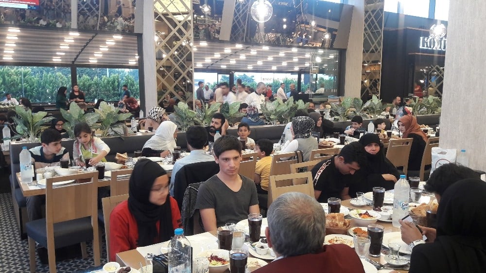 Başakşehir’de gaziler ve şehit yakınları ilk iftarda bir araya geldi ...