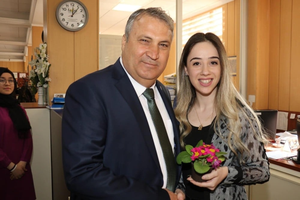 Başkan Çerçi’den kadınlara 8 Mart jesti - Yeni Akit