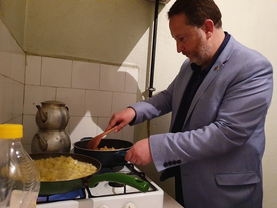 Başkan Orkan gençlere sahur yemeği yaptı - Yeni Akit