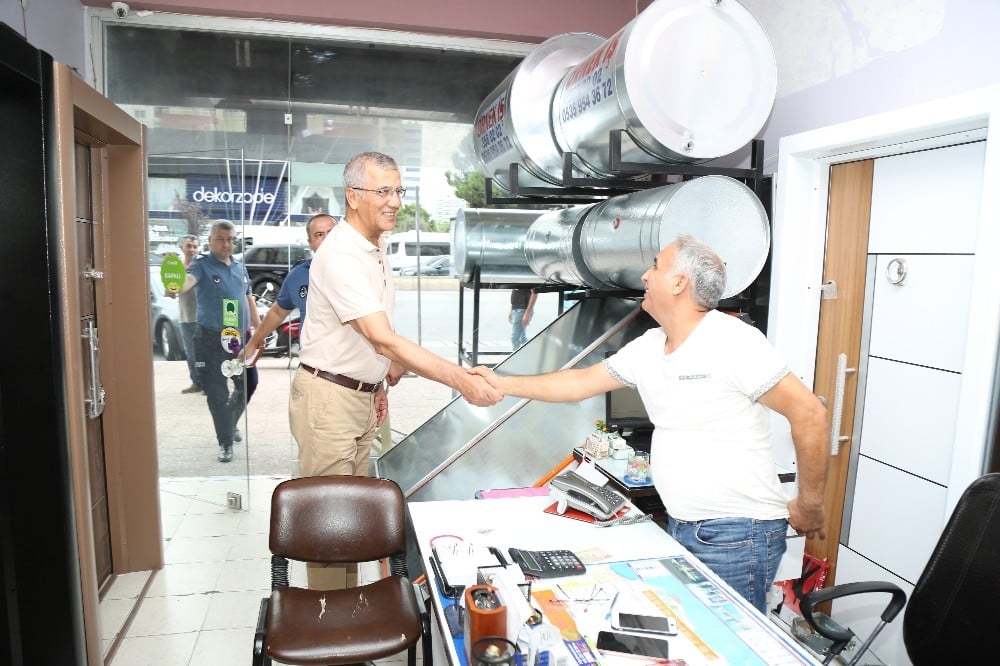 Başkan Tarhan, vatandaşlarla bir araya geldi - Yeni Akit