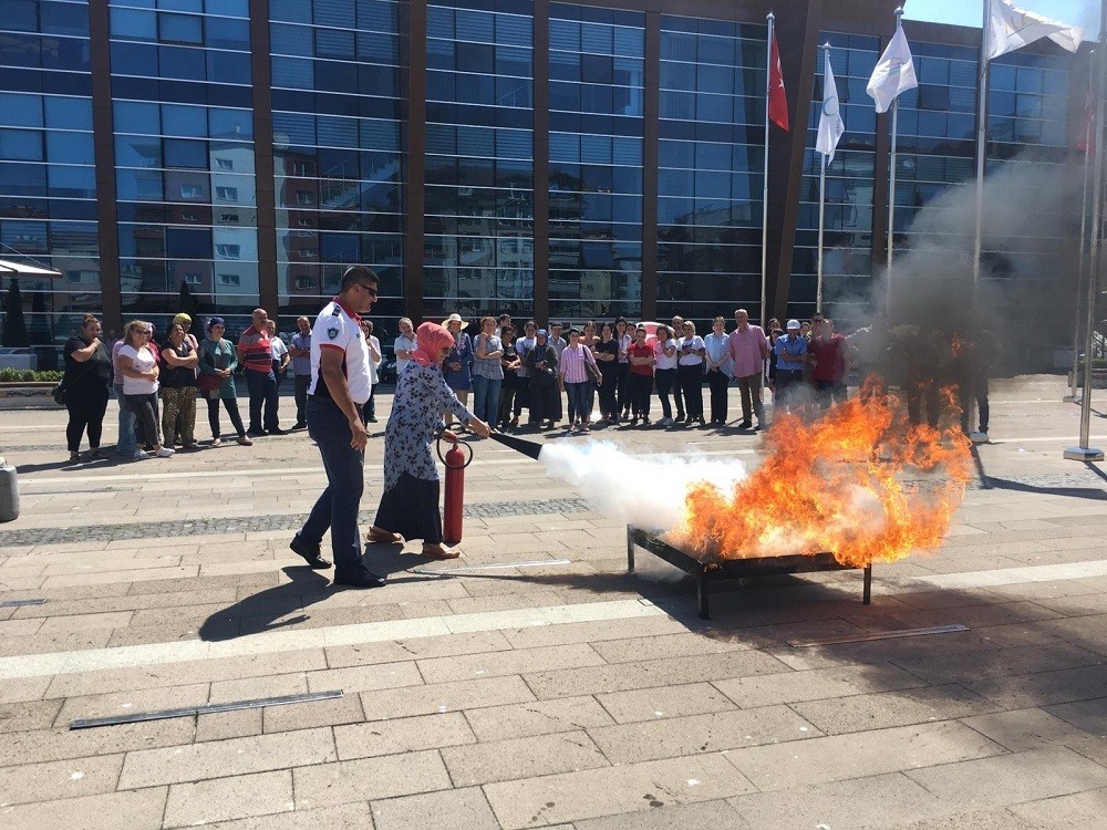 Belediye personellerine yangın eğitimi - Yeni Akit