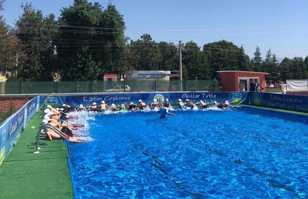 Büyükşehir’de çocukların havuz keyfi - Yeni Akit