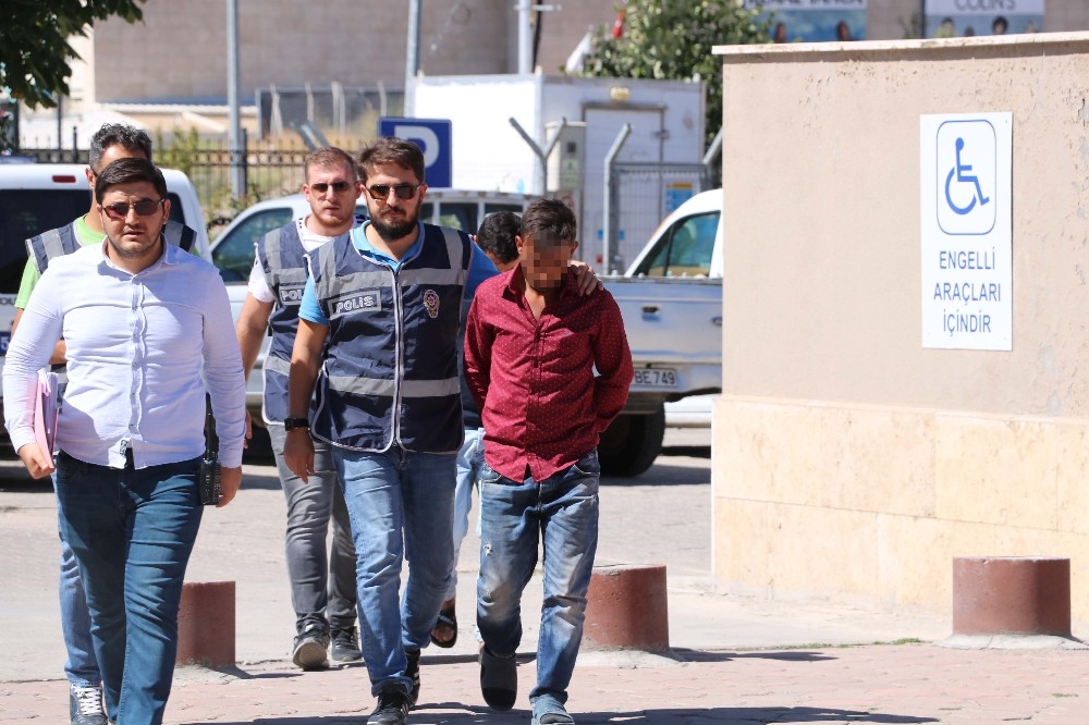 Çakma polis hakim karşısında - Yeni Akit