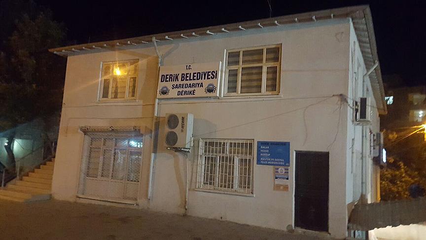 Derik Belediyesinde Kürtçe tabelalar asıldı - Yeni Akit