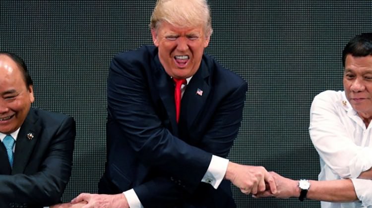 Donald Trump'a el tutuşma 'şoku' - Yeni Akit