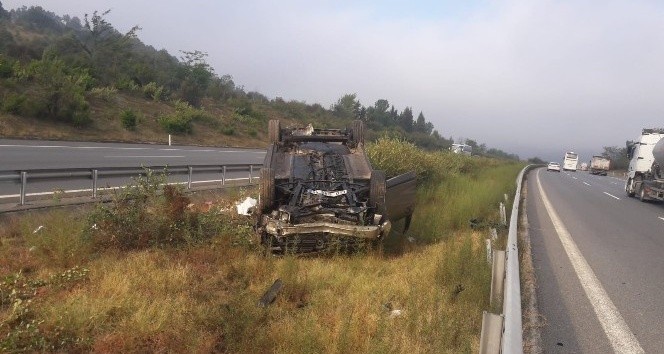 Düzce'de otomobil takla attı 3 kişi yaralandı - Yeni Akit