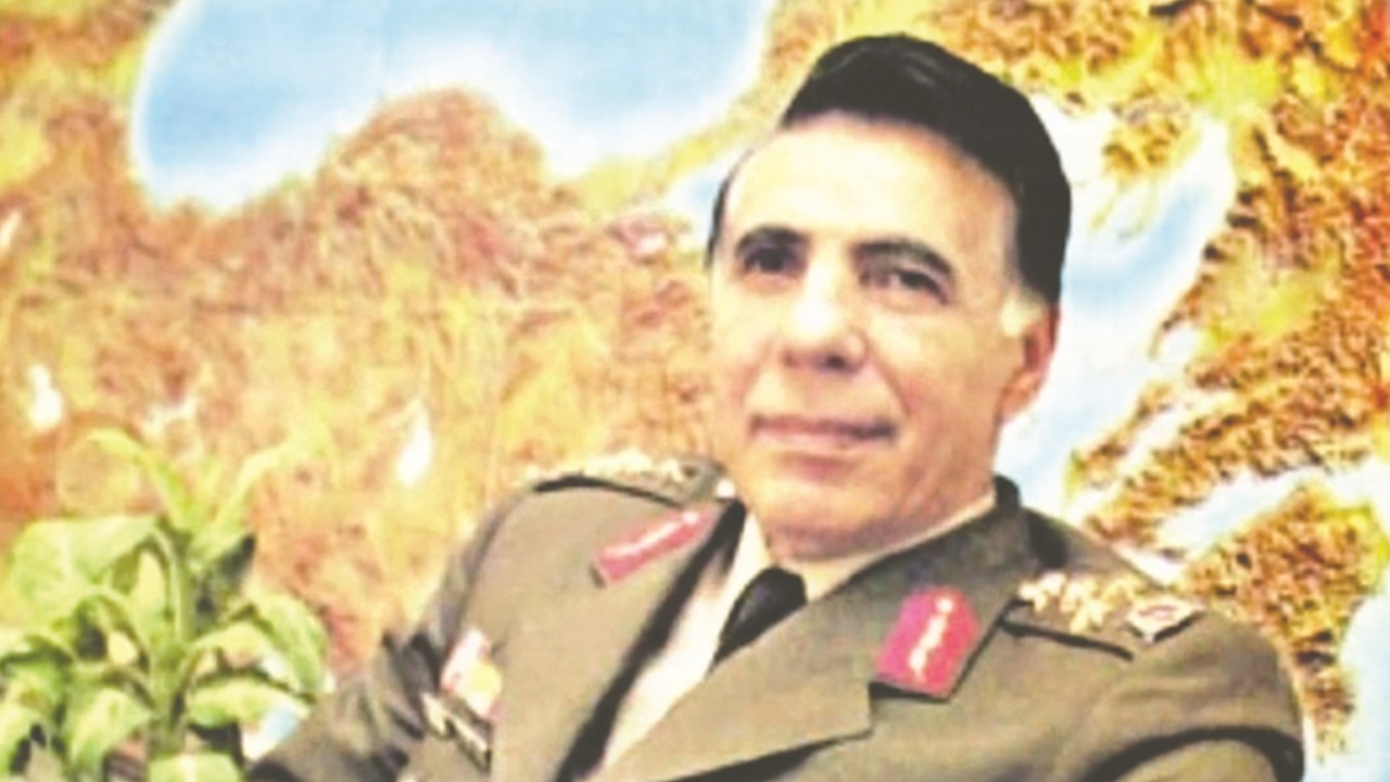 Eşref Bitlis Paşayı rahmetle anıyoruz - Yeni Akit