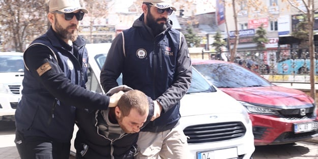 Eylem yapmak için Türkiye'ye geldi, HDP ilçe binasında Botan Ergül'le ...