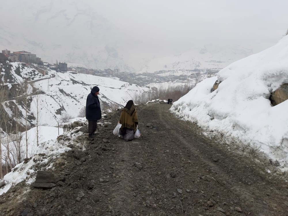 Hakkari’de yol stabilize çalışması - Yeni Akit
